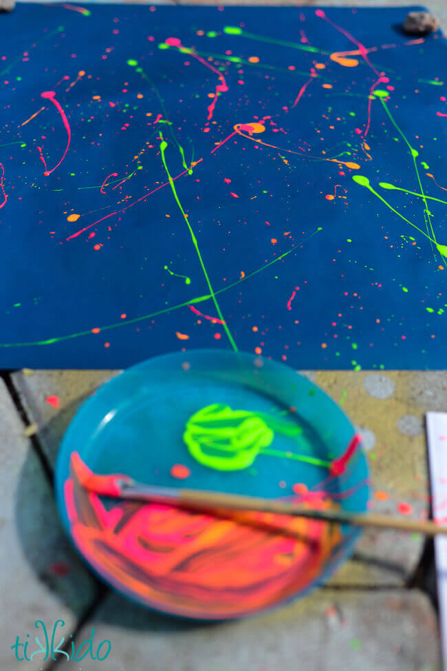 Neon Splatter Paint Gift Wrap Tutorial | Tikkido.com