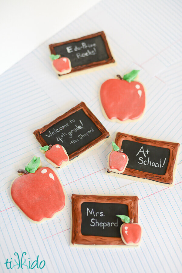 Back to School Apple Cookies Tutorial | Tikkido.com